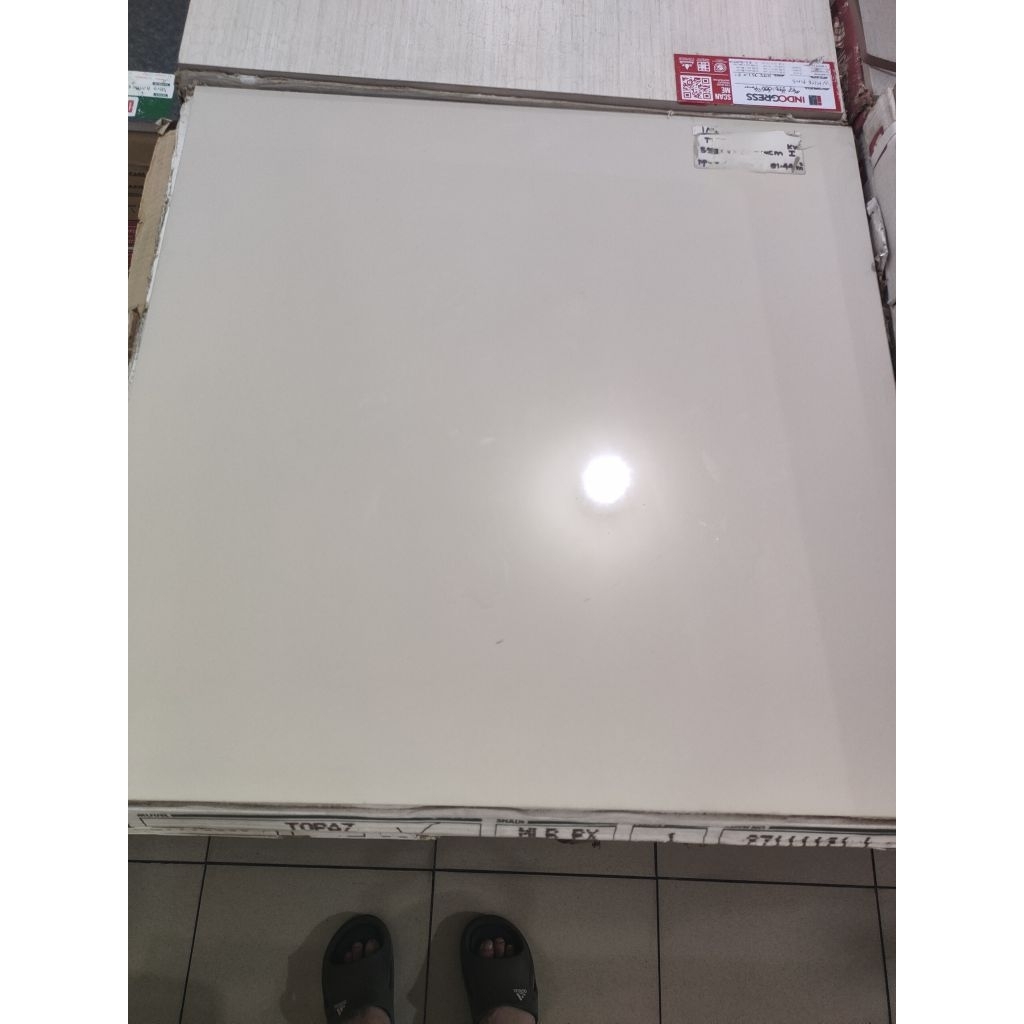 Jual Granit Indogress Topaz PL 60x60 kw1/Dus (kilap cream ) | Shopee ...