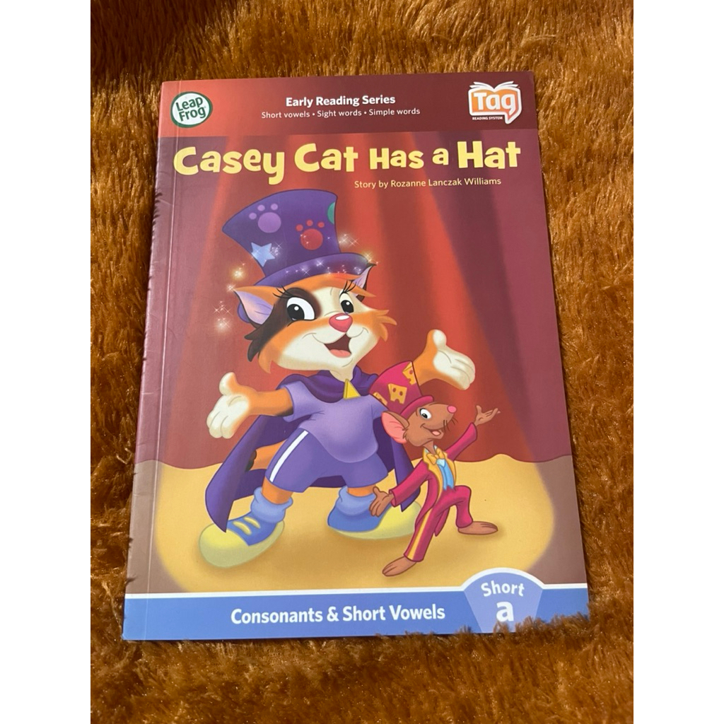 Jual Buku preloved Casey Cat Has a Hat | Shopee Indonesia