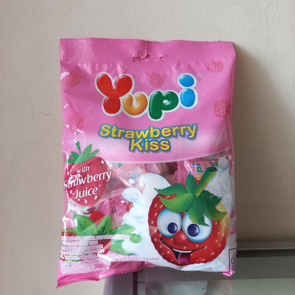 Jual Yupi Strawberry Kiss 1 Bungkus 120g Permen Kembang Gula Gula Lunak ...