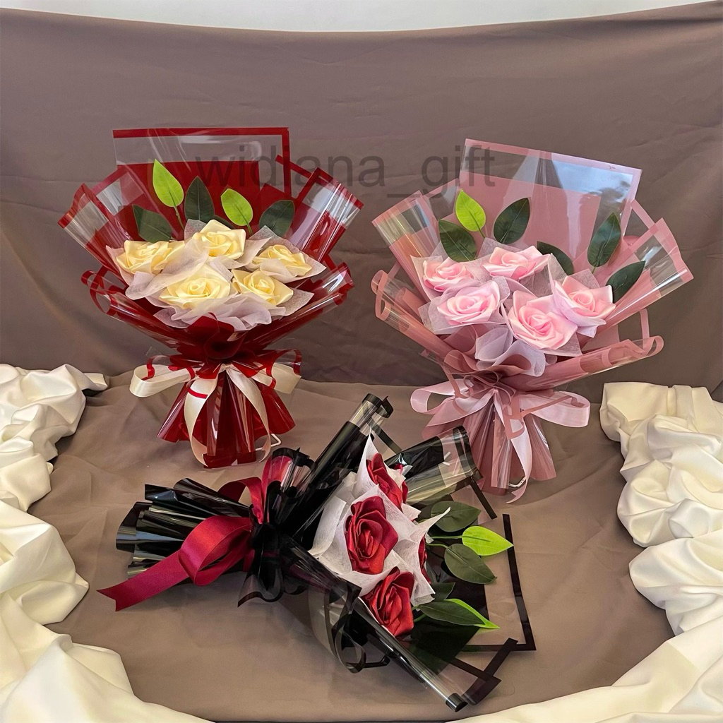 Jual Buket bunga 5 mawar satin / buket bunga palsu / buket wisuda ...