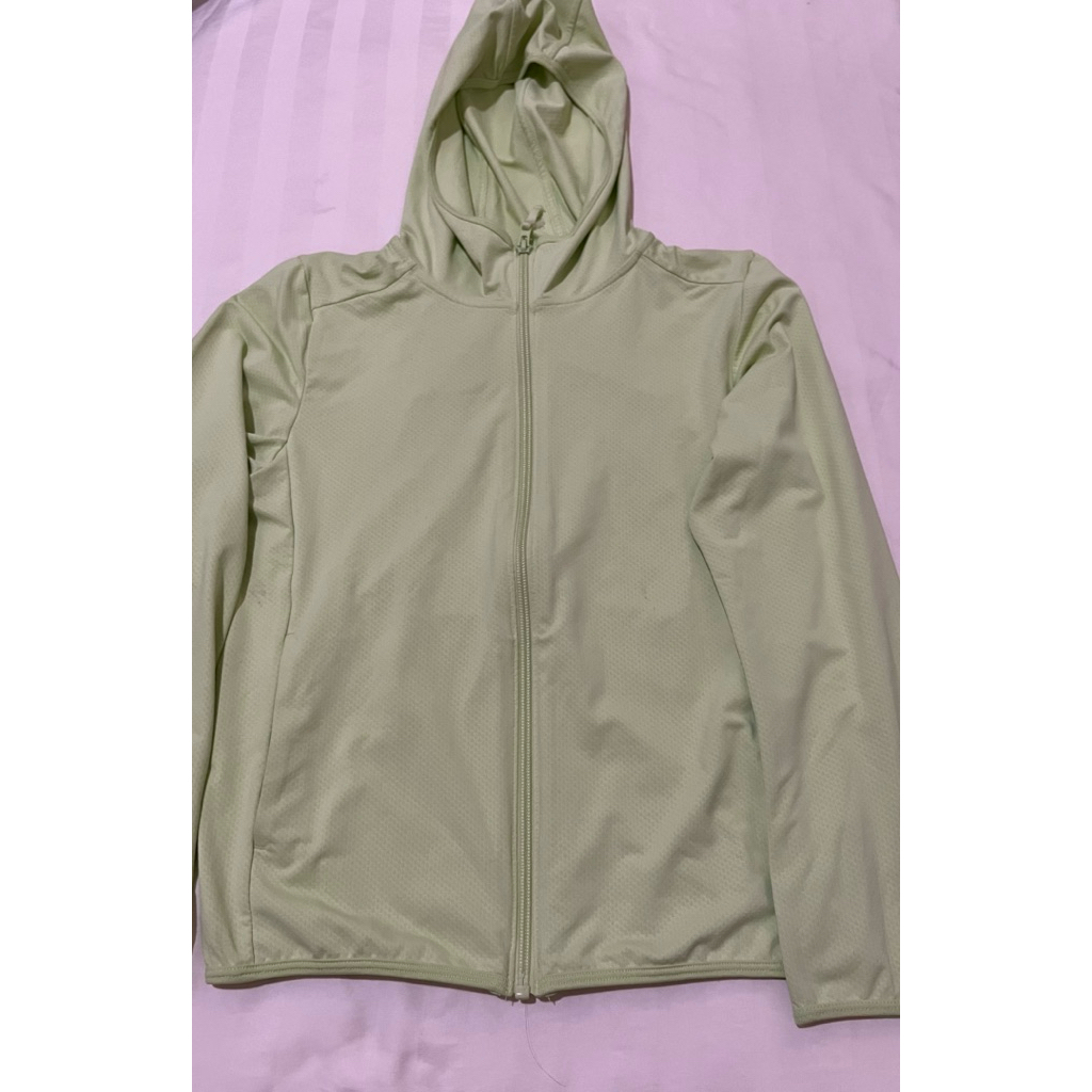 Jual Uniqlo green airism UV protector zip jacket | Shopee Indonesia