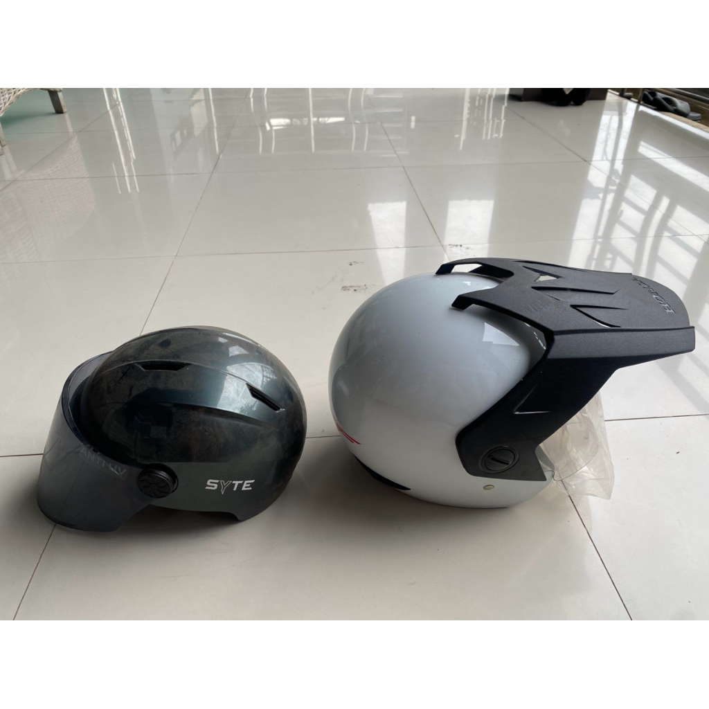 Jual HELM ORIGINAL BAWAAN UNIT CRF 150l KONDISI SANGAT BAIK SEPERTI ...