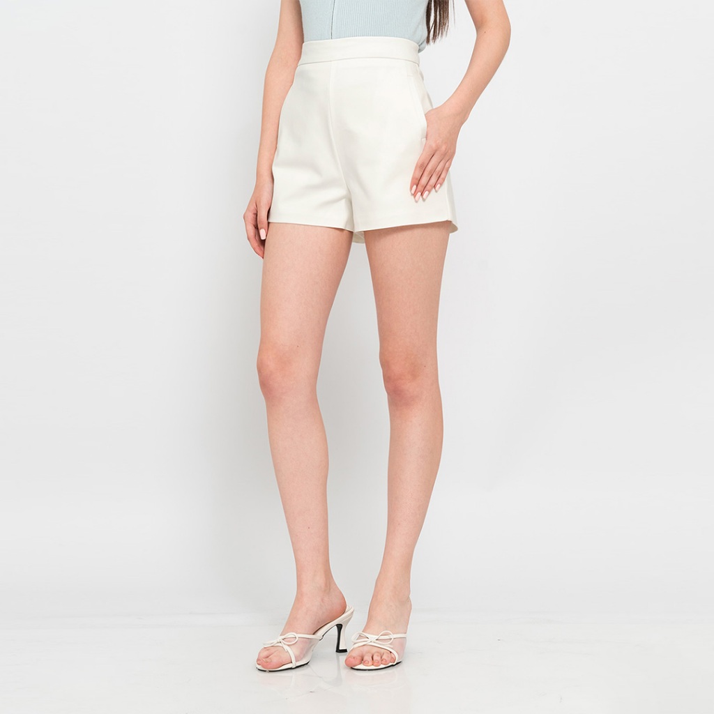 Jual Chocochips - Nami Shorts / Basic Shorts Wanita Model Casual Minimalis dan Siluet Rapi ...