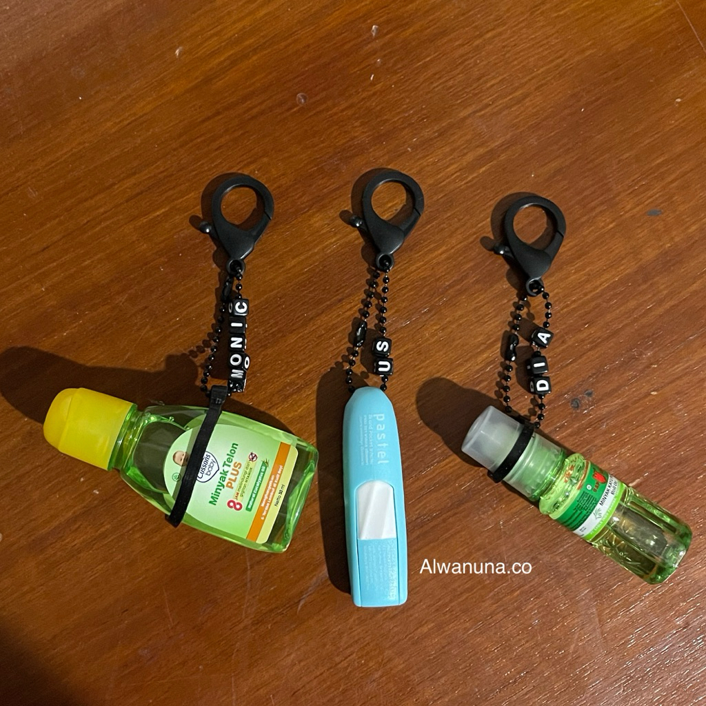 Jual custom nama inisial bagcharm keychain jompo minyak kayu putih ...