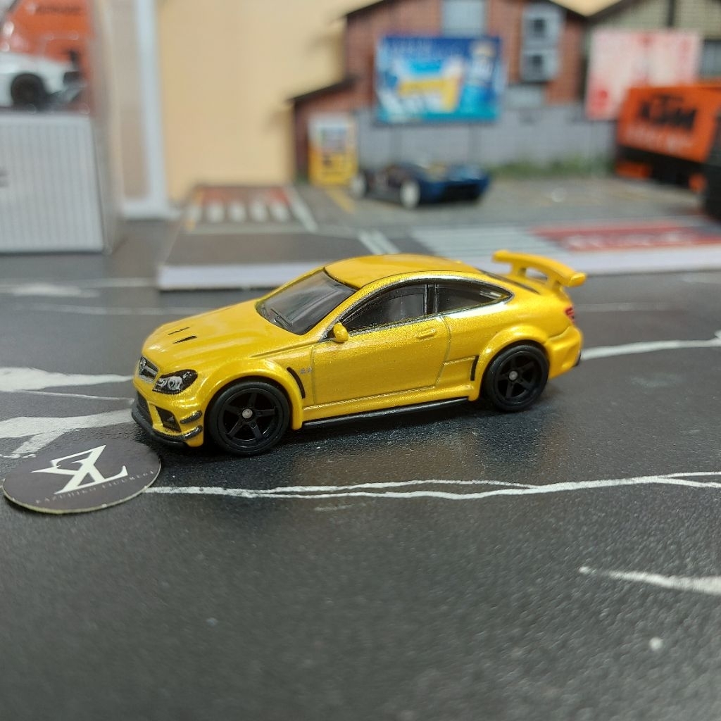 Jual Hot Wheels Mercedes Benz C63 AMG Coupe kuning | Shopee Indonesia