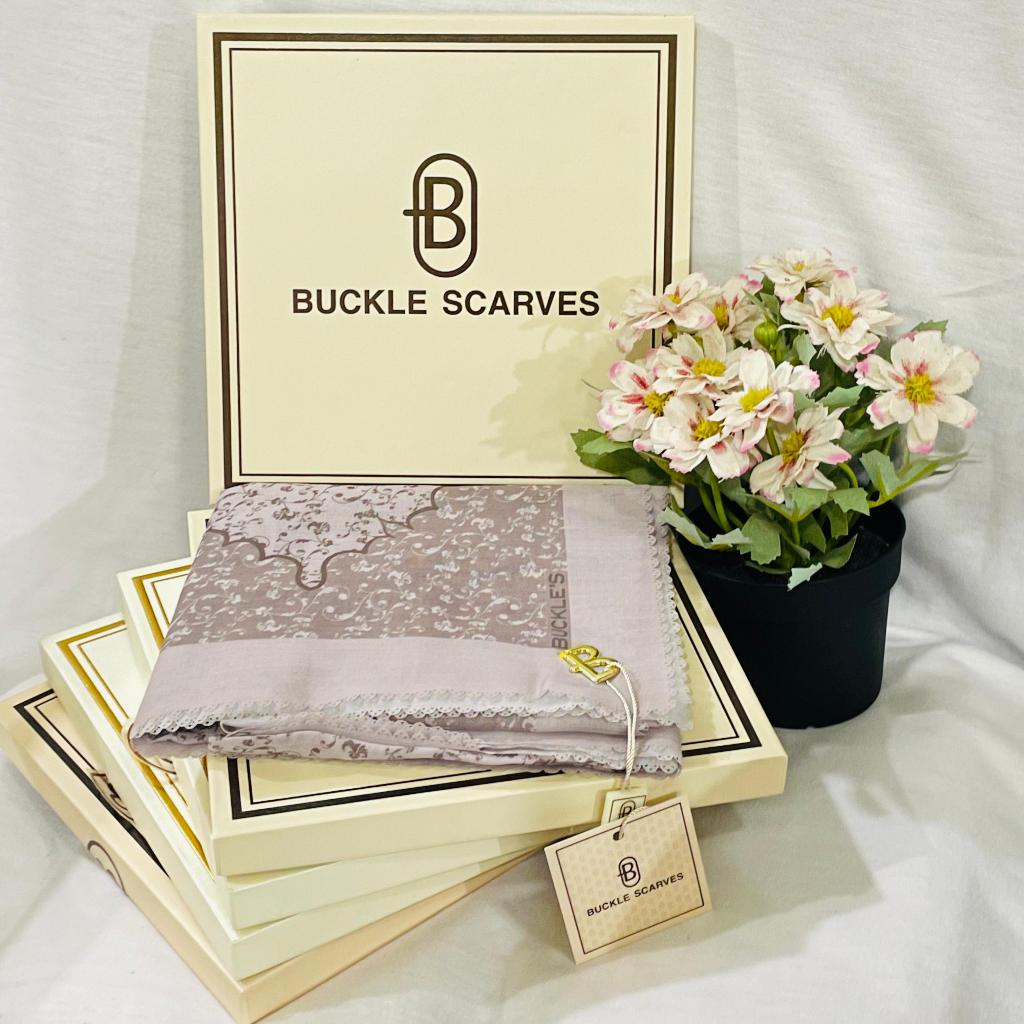 Jual HIJAB SEGI EMPAT BUCKLE SCARVES FREE BOX KERUDUNG BUCKLE MOTIF ...