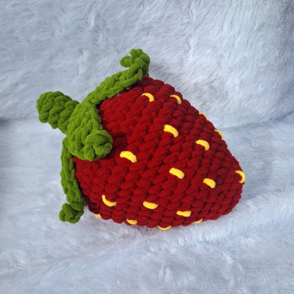 Jual GIANT STRAWBERRY PLUSHIE | Shopee Indonesia