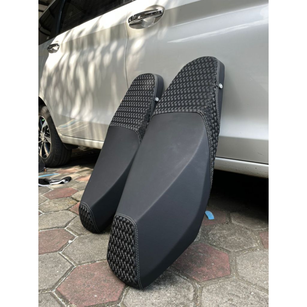 Jual Cover Jok Kulit Jok Motor 𝗣𝗢𝗟𝗢𝗦 𝗫 𝗖𝗔𝗥𝗕𝗢𝗡 4𝗗 copy mbtech 2Pilihan ...