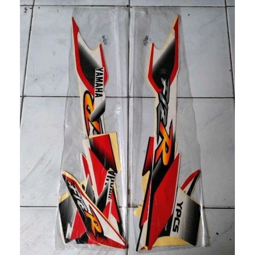 Jual Stiker Lis Yamaha fiz R warna merah putih | Shopee Indonesia