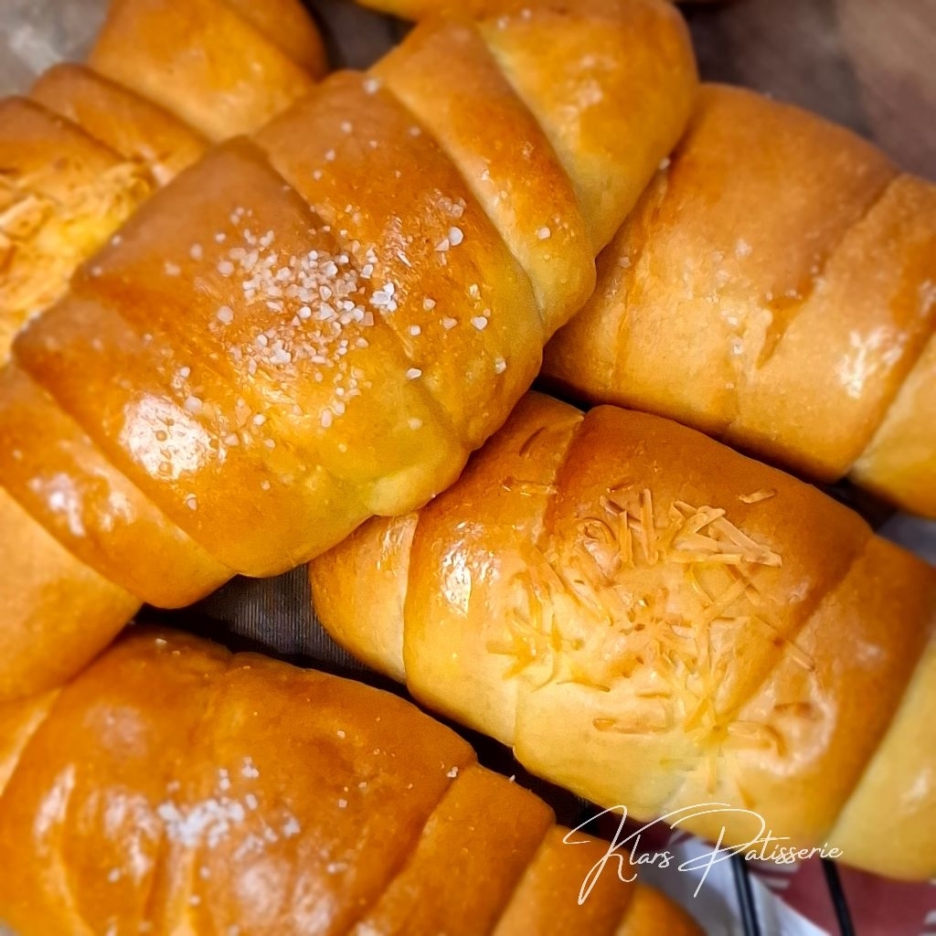 Jual SALT BREAD / CHEESY SALT BREAD / CHEESE / SALT / KOREAN BREAD ...