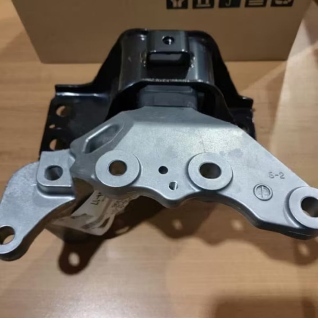 Jual Insulator Engine Mounting RH/Engine Mounting Kanan Nissan Serena ...