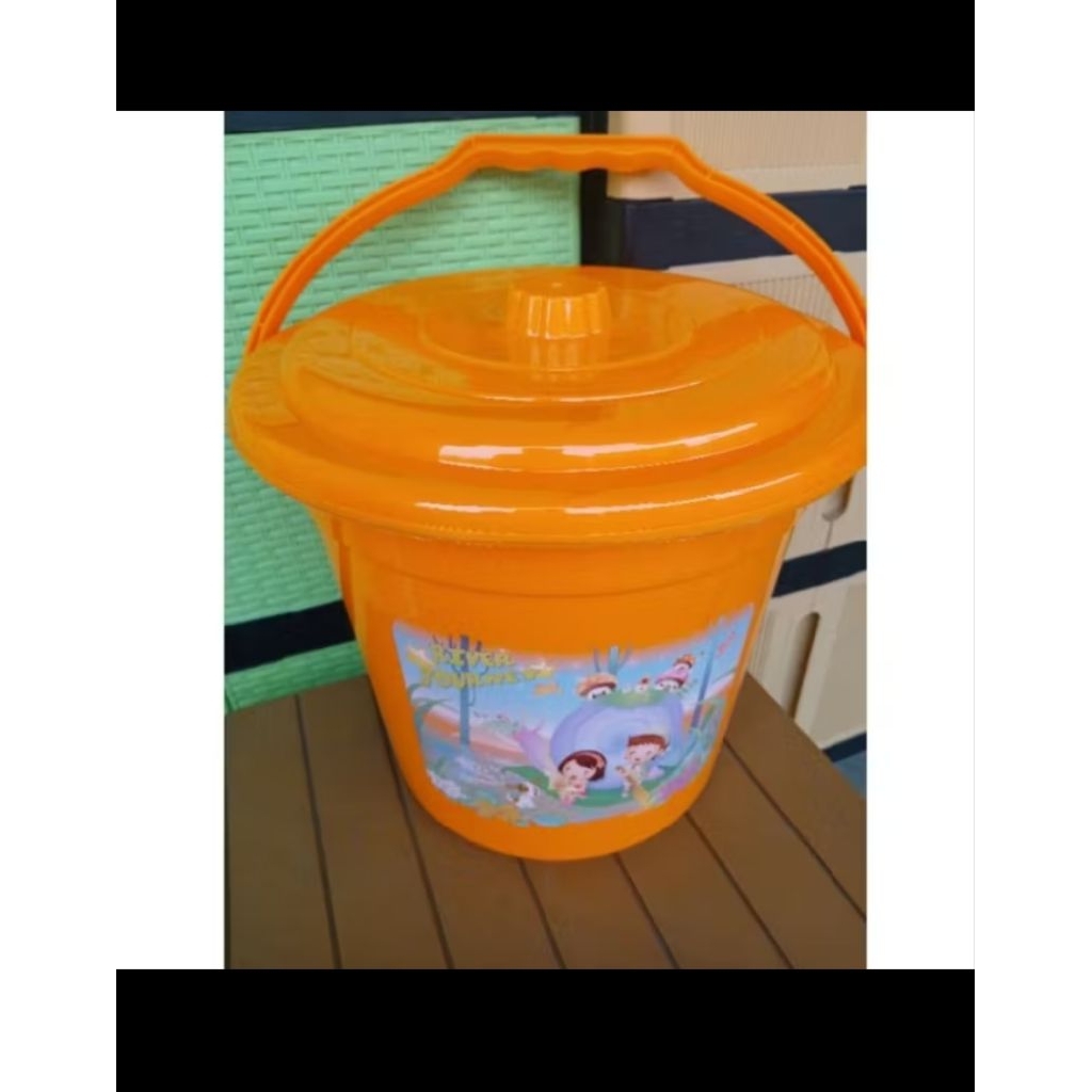 Jual EMBER GAGANG PLASTIK 4 GALON TUTUP KAPASITAS 12 LITER | Shopee ...