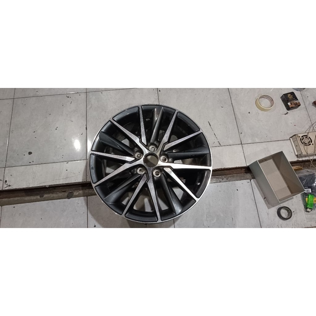 Jual velg original toyota camry hybrid R18 pcd 114 2023 2024 2025 ...