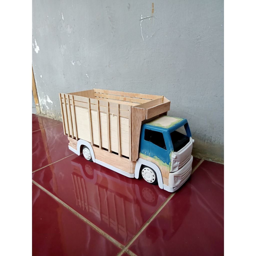 Jual miniatur truk plastik modifikasi mbois | Shopee Indonesia
