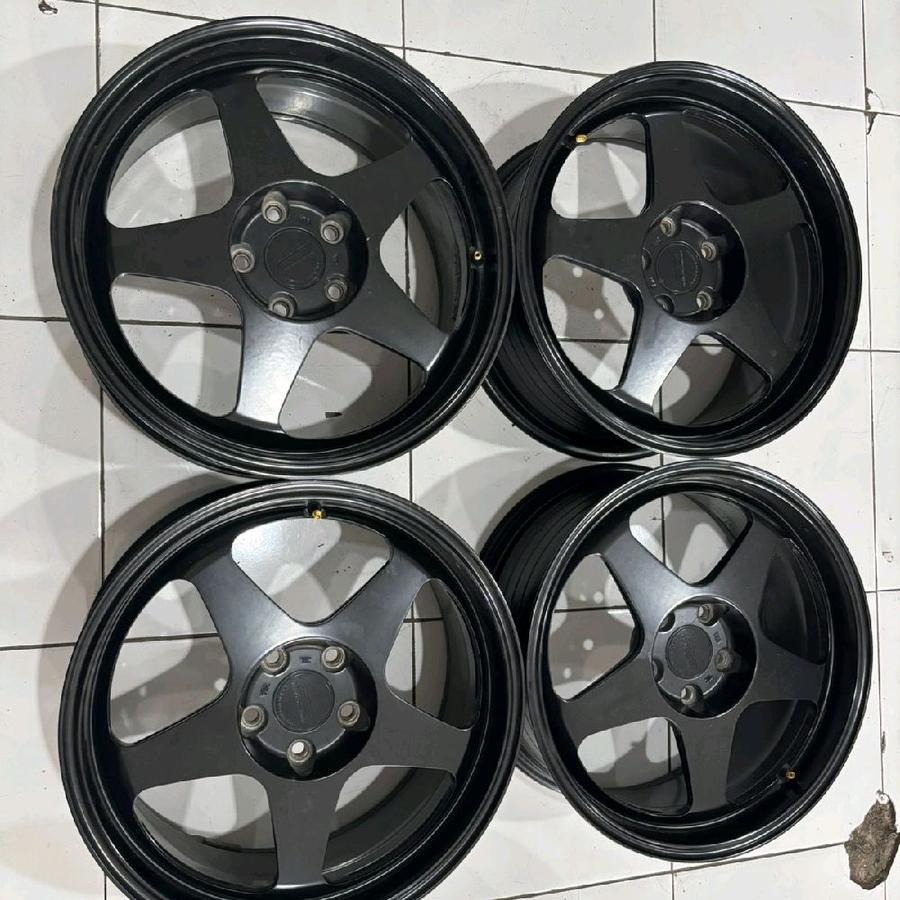 Jual VELG MOBIL RACING SPOON RING 18 LEBAR 8,5 LUBANG BAUT PCD 5X114 ET22 PELEK SECOND | Shopee ...