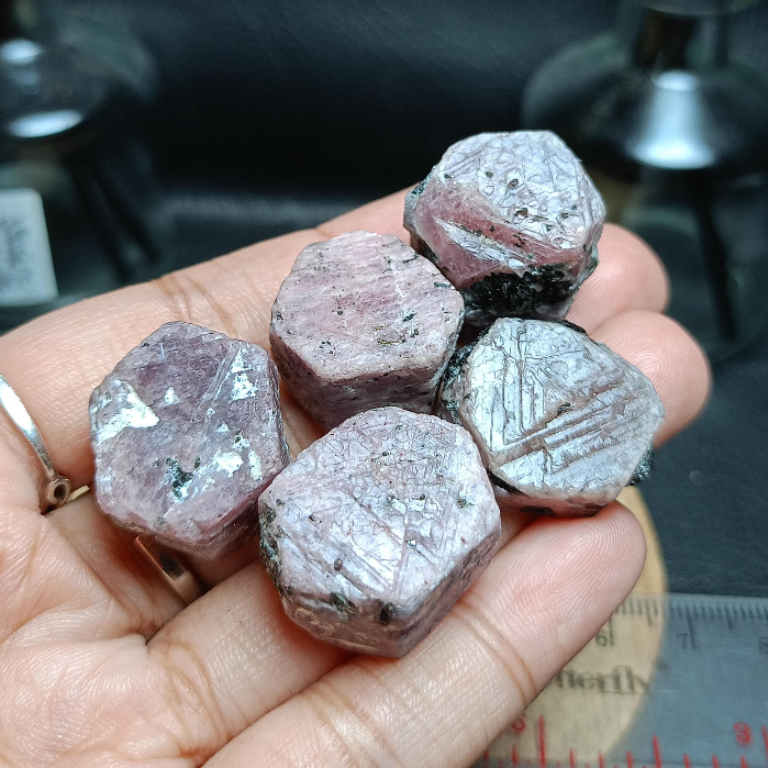 Jual Natural Ruby Corundum Rough / Raw (uv reactive) (14) | Shopee ...