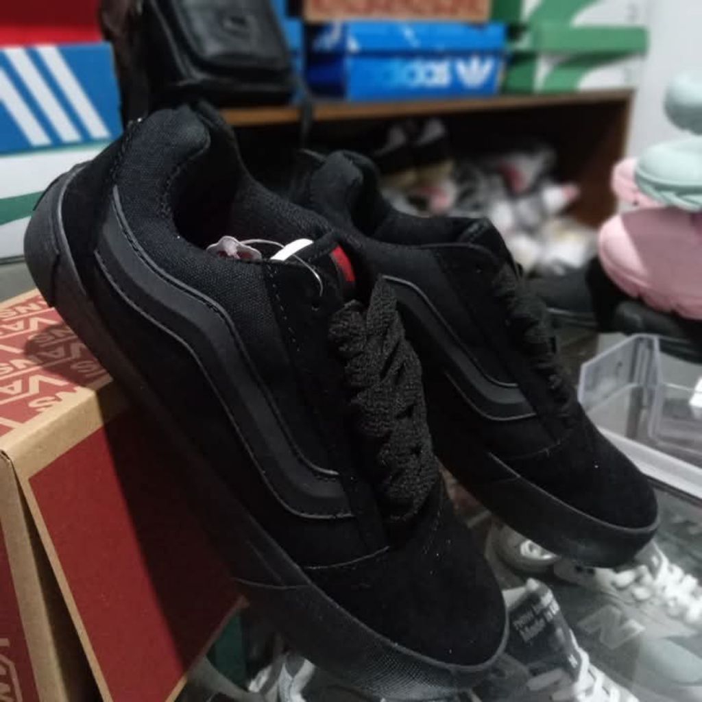 Jual KNU SKUL hitam polos hitam lis putih | Shopee Indonesia