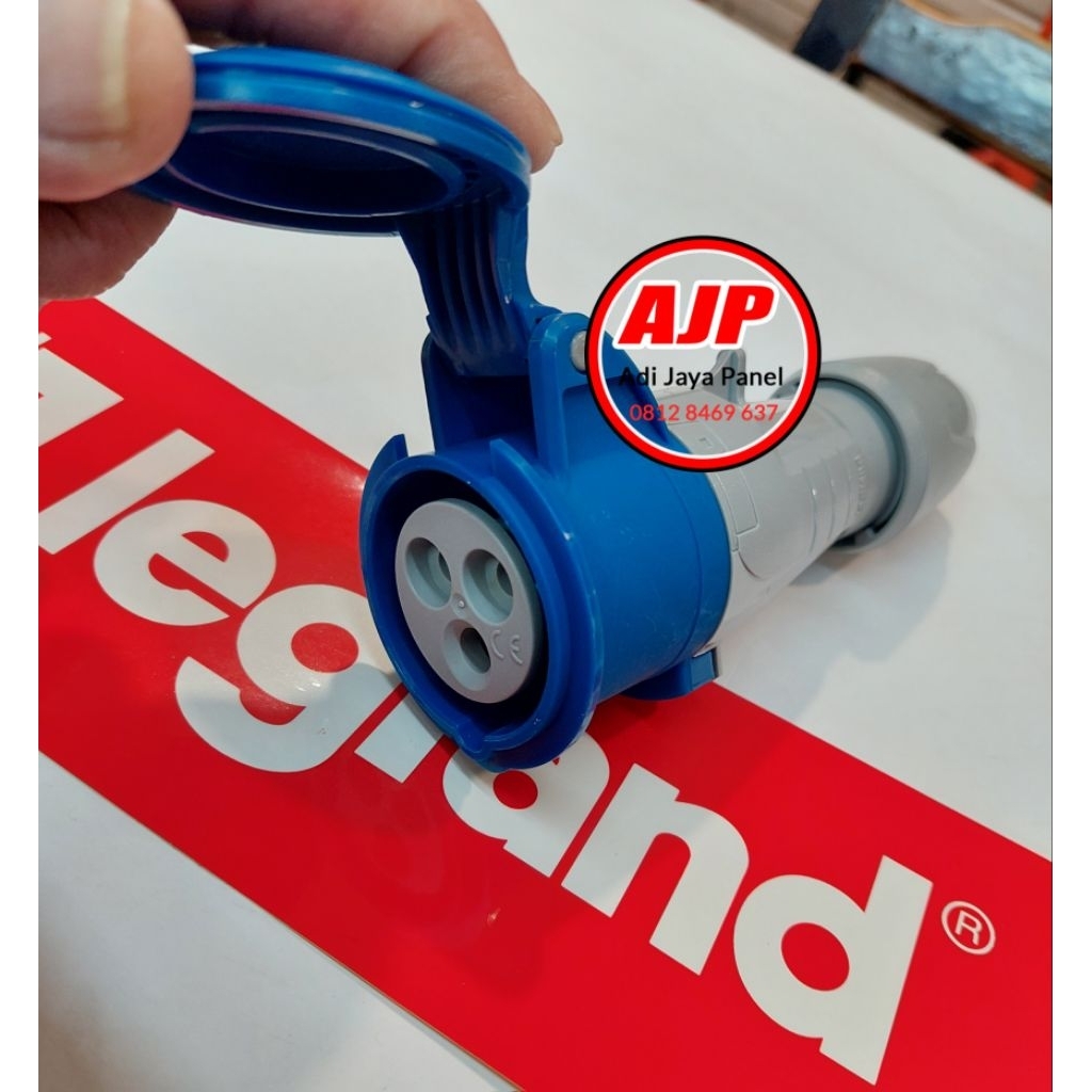 Jual socket female mobile legrand 16a 3pin 1phase ip44 kode 555104 ...