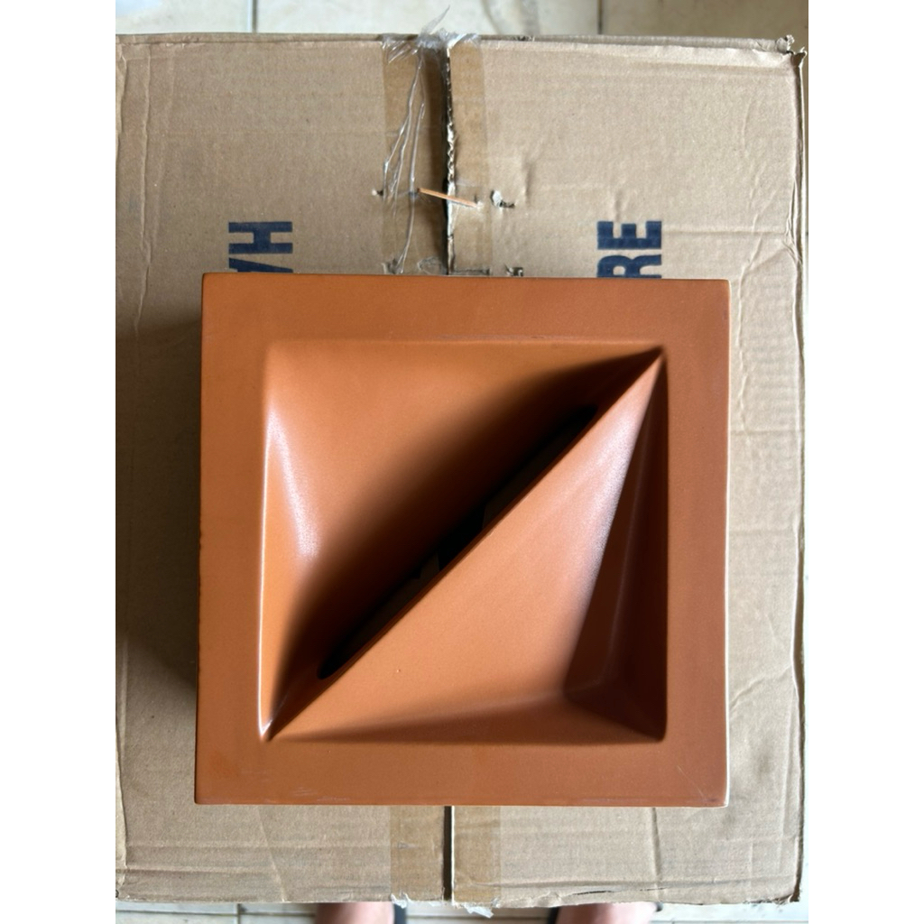 Jual Roster / Loster Keramik Trisensa / Lubang Angin 20 x 20 TERRACOTA ...