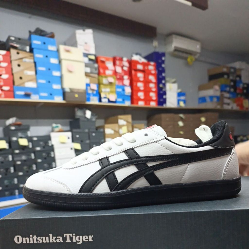 Jual [027] 7) R / ONIT TOKUTEN PUTIH HITAM | Shopee Indonesia