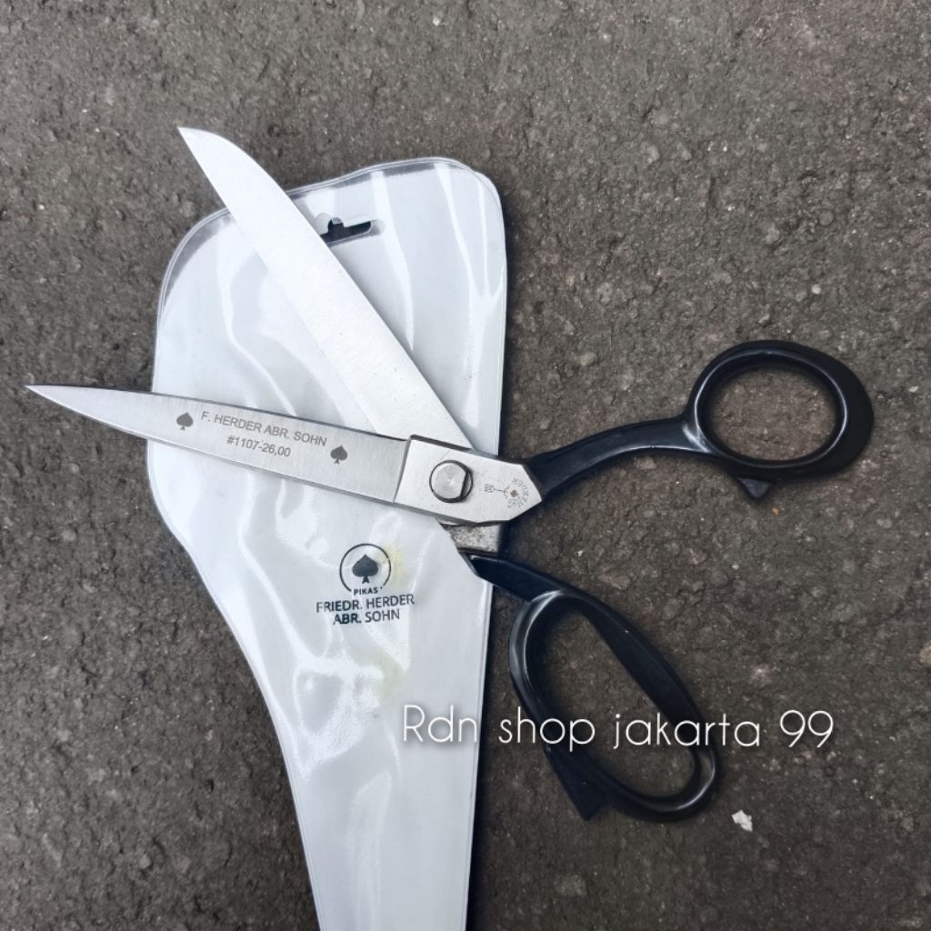 Jual Gunting kain 10 inch super tajam terjamin 100% Asli made in ...