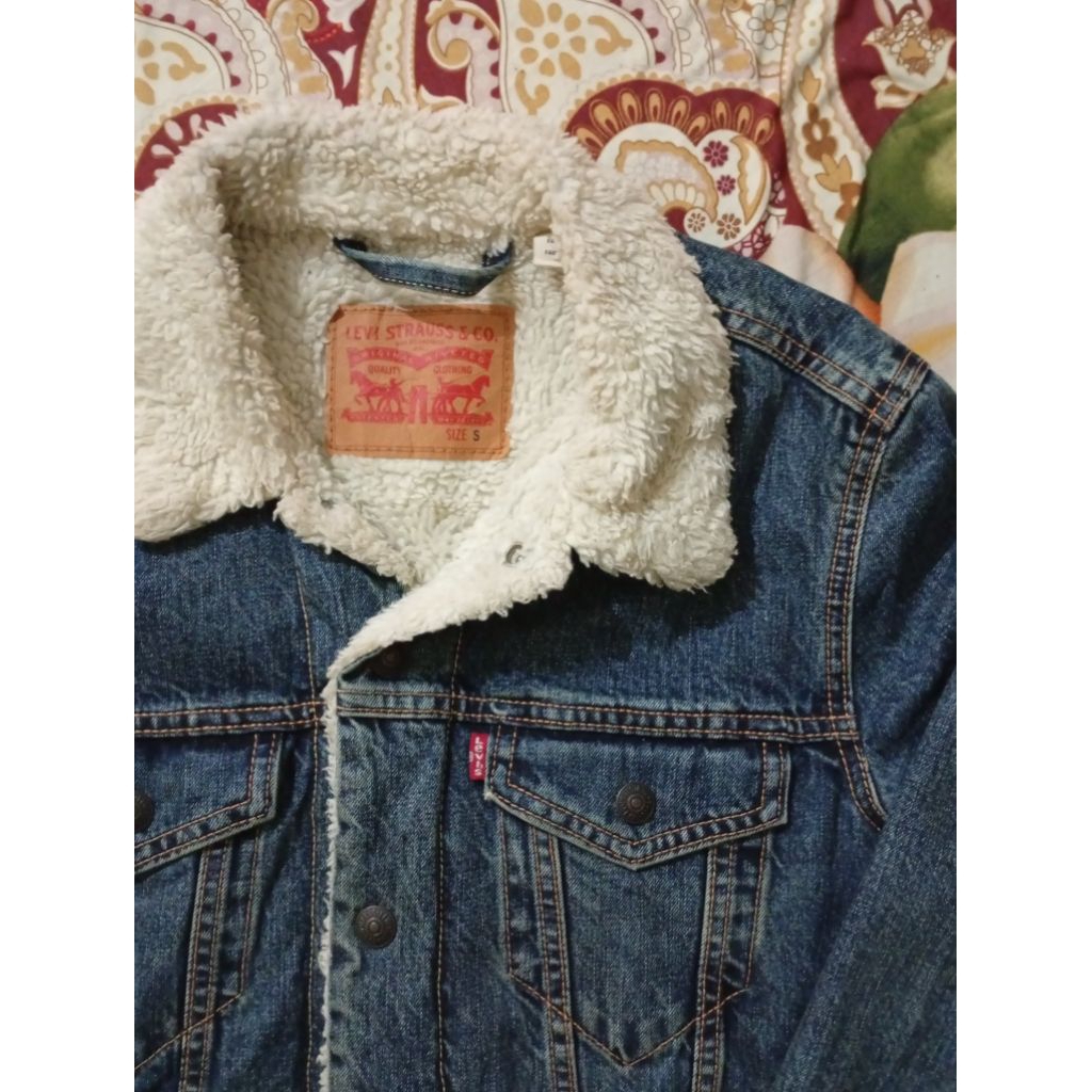 Jual Levi jacket trucker sherpa dalam, Size S | Shopee Indonesia