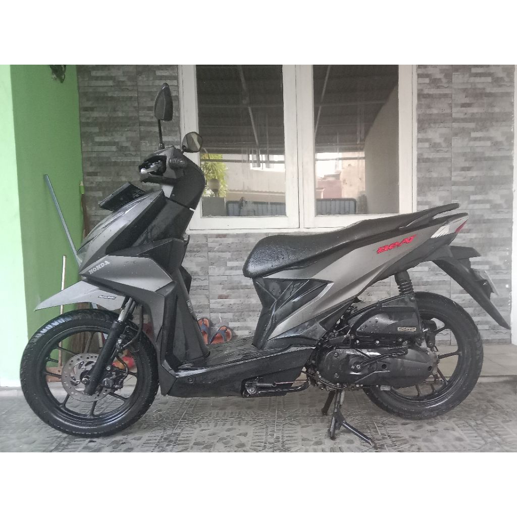Jual Honda Beat New Deluxe CBS ISS LED charger Hp TH 2022 Pajak Baru ...
