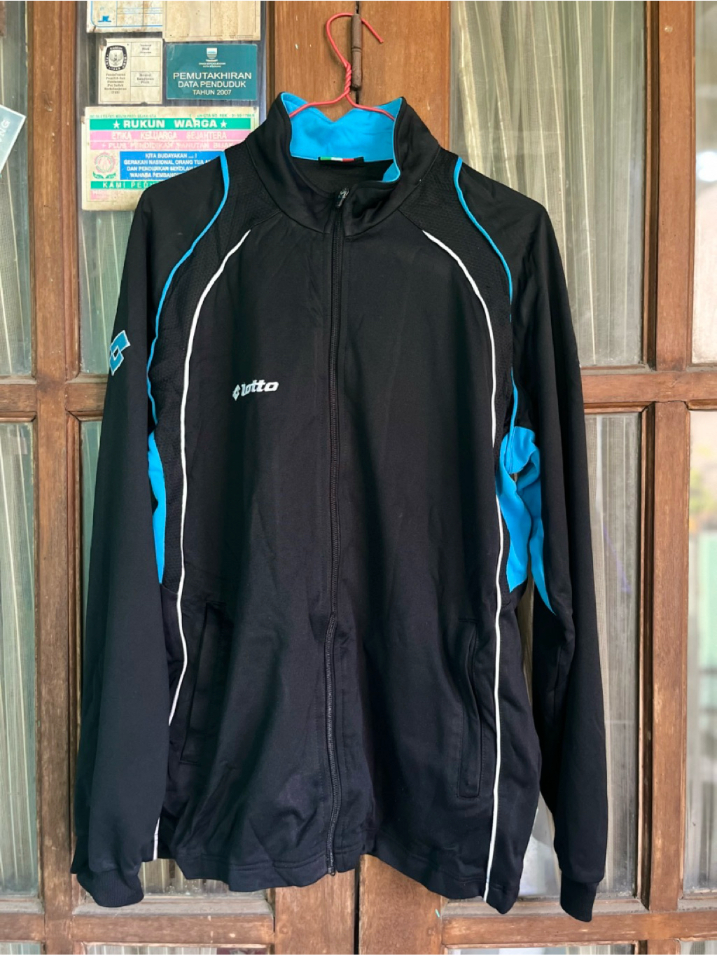 Jual Jacket Hitam Garis Biru Lotto | Shopee Indonesia