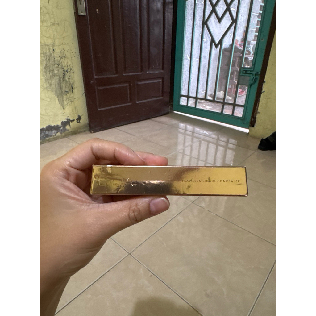 Jual Esqa flawless liquid concealer shade custard | Shopee Indonesia