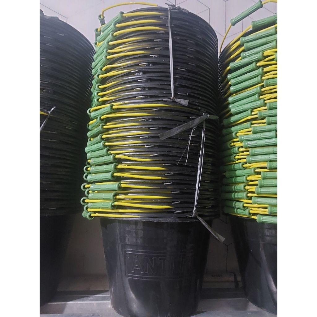 Jual 25Pcs Ember Cor Semen 18 Plastik Hitam - Timba Air Sumur | Shopee ...