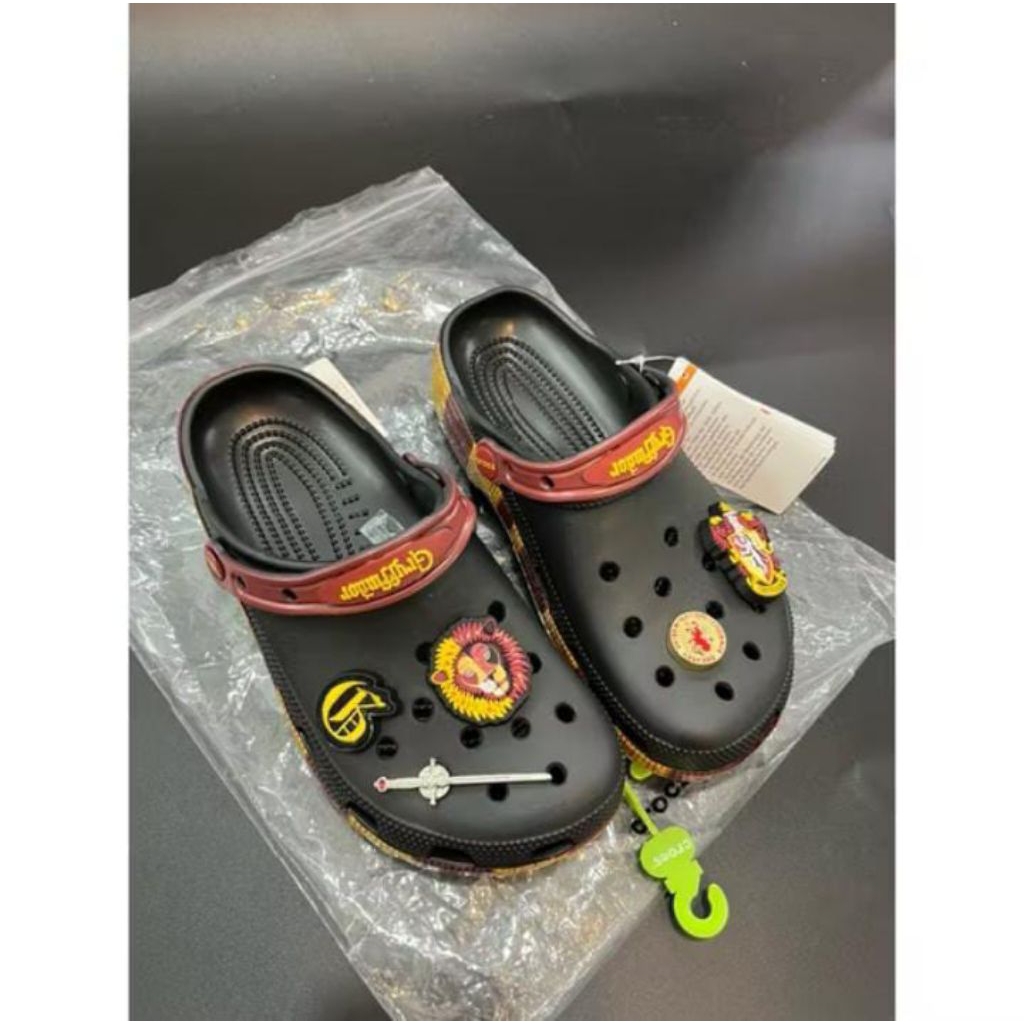 Jual Crocs Classic Harry potter And Gryffindor Clog unisex / Sandal ...