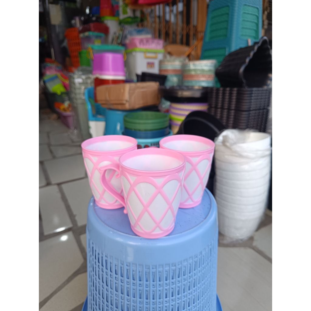 Jual Gelas minum safirr plastik // gelas teh gagang plastik unyu ...