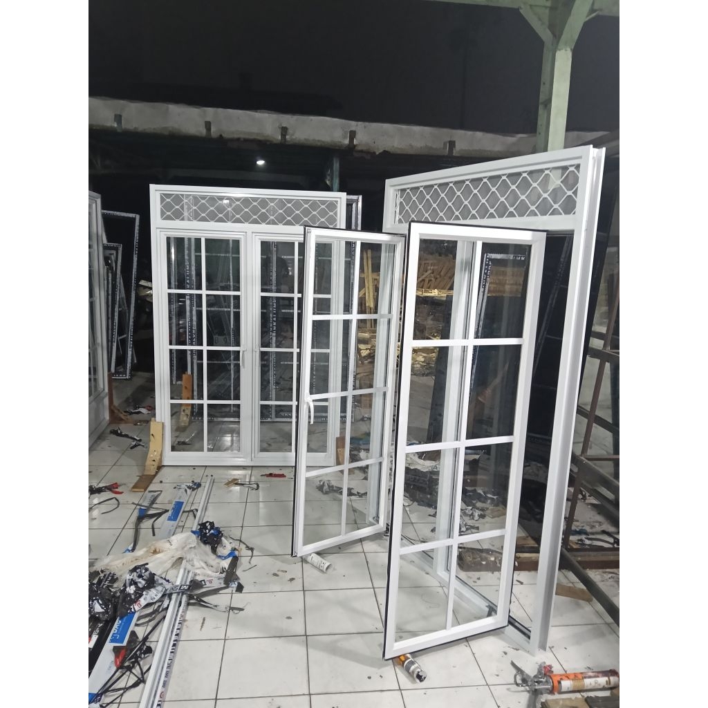 Jual jendela aluminium swing 2 Dau bukaan kiri kanan + ventilasi kasat nyamuk. kaca 3mm kusen 3 ...