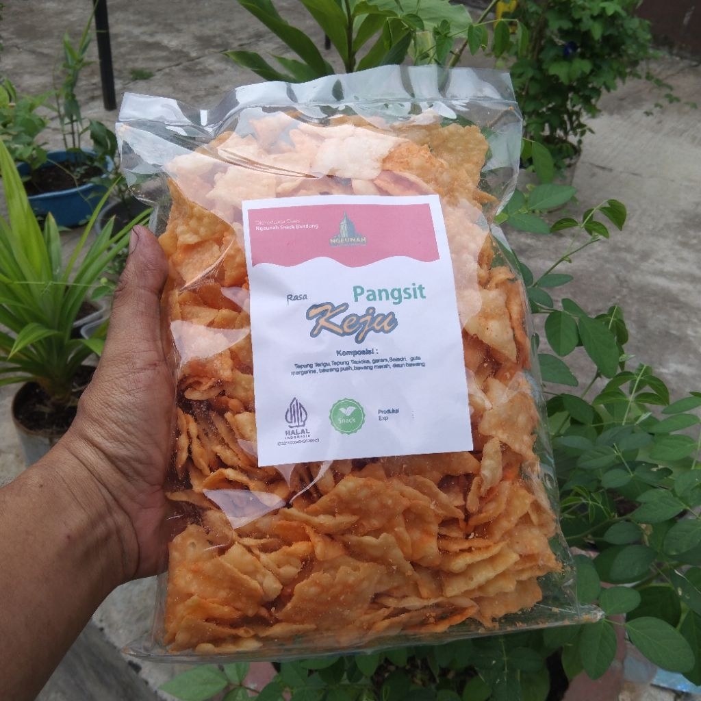 Jual Kripik Pangsit bawang 1Kg – ( Rasa Keju ) Renyah Gurih Murah Enak ...