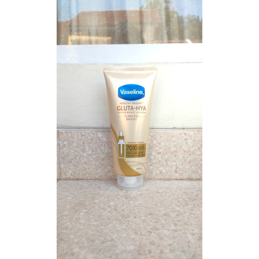 Jual VASELINE GLU HYA SERUM BURST LOTION FLAWLESS BRIGHT 330ML | Shopee ...