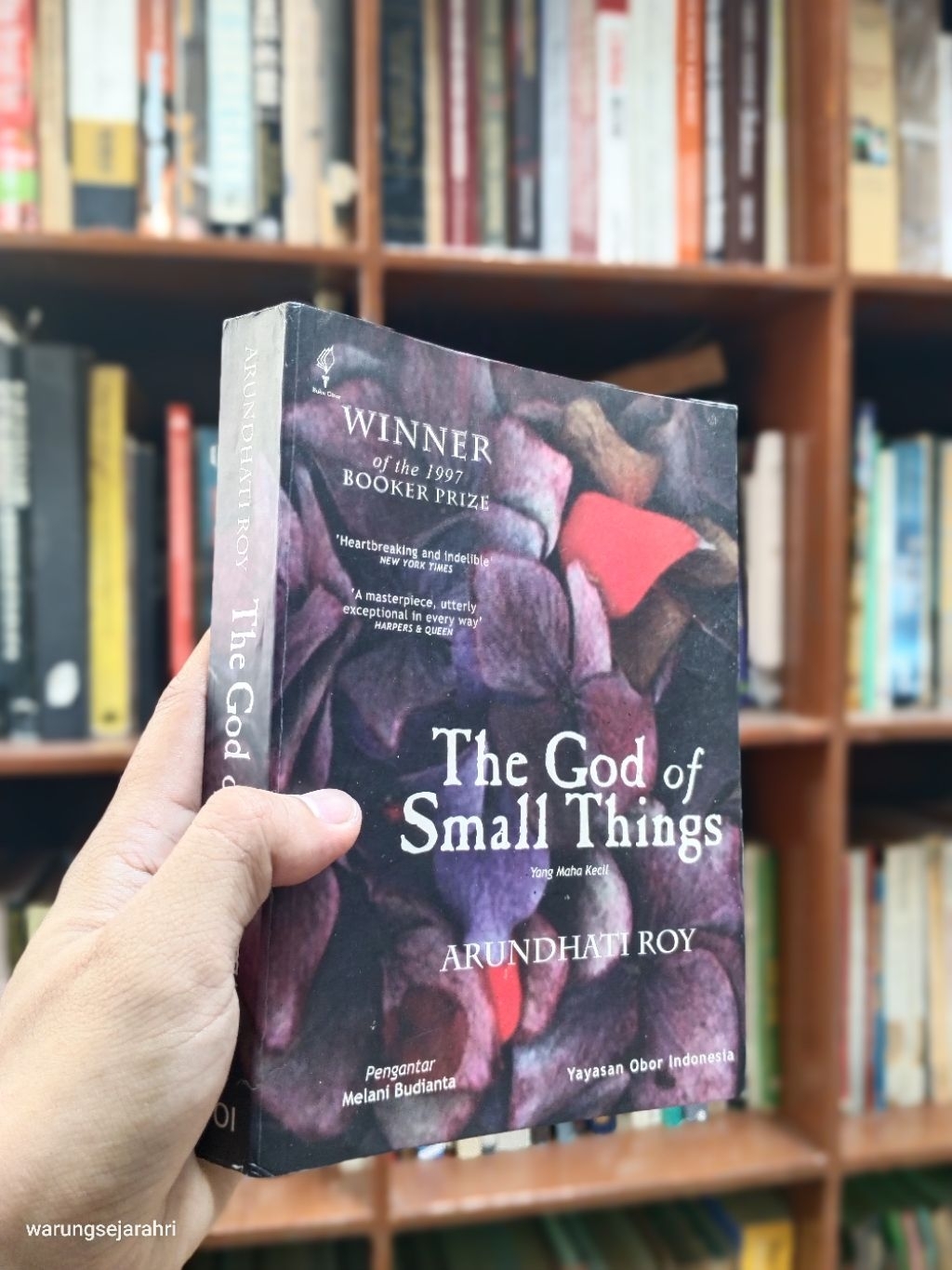 Jual THE GOD OF SMALL THINGS: YANG MAHA KECIL - ARUNDHATI ROY | Shopee ...