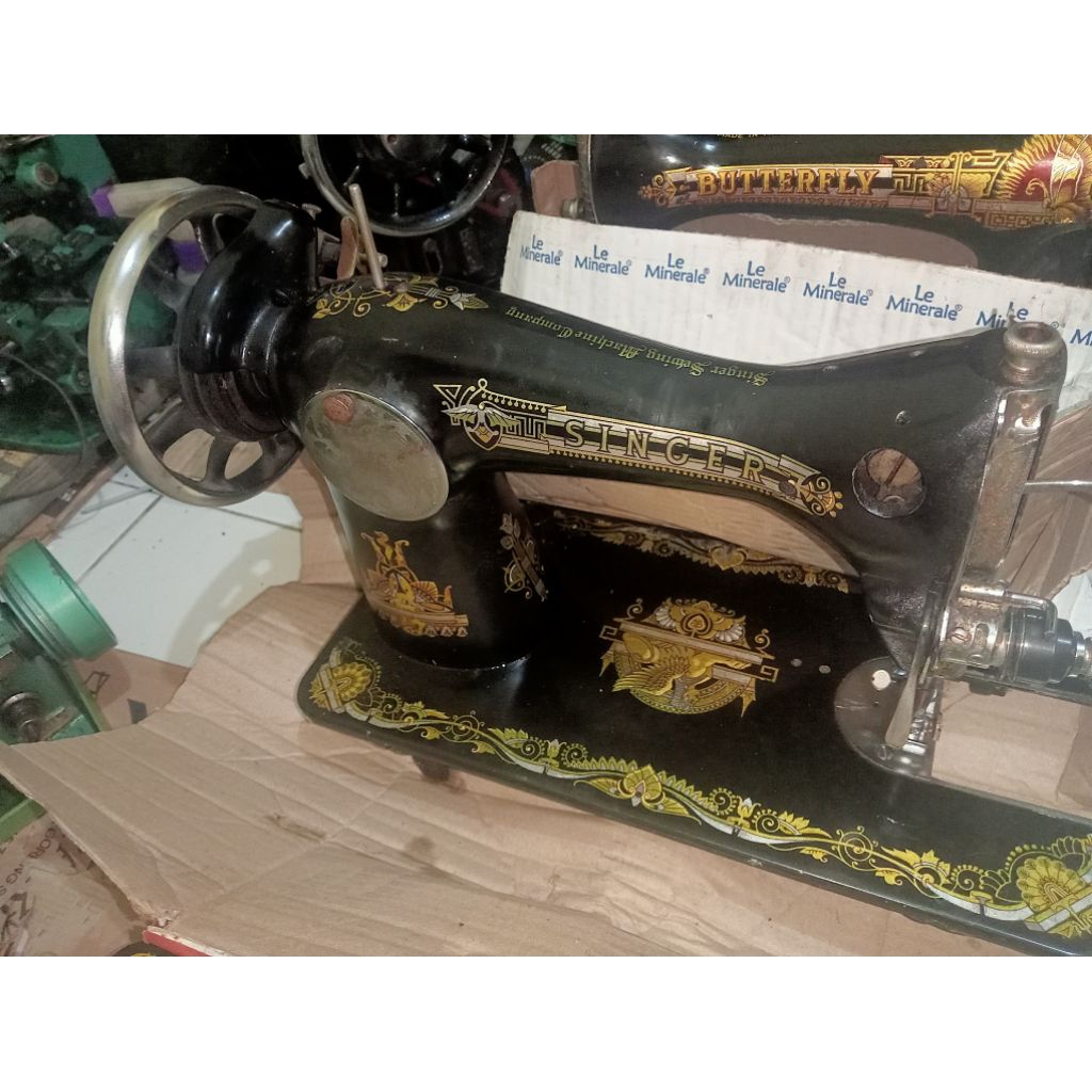 Jual mesin jahit singer hitam kondisi mulus kaya baru Sama dinamo ...