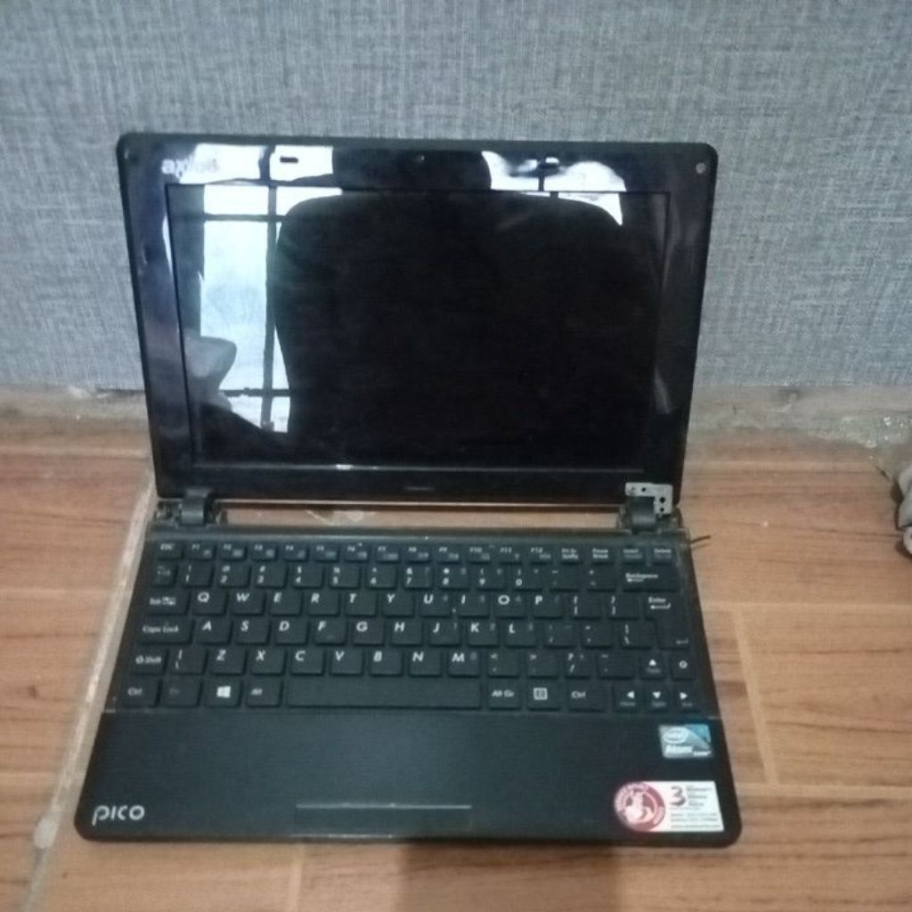 Jual Notebook Axioo Pico M1110 Mesin hidup LCD mati Ram2gb HD250gb Kibort utuh batre& Charger ...