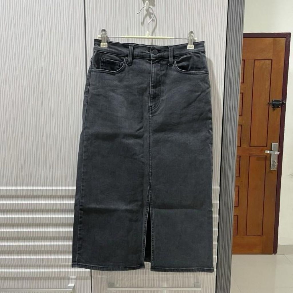 Jual rok denim uniqlo | Shopee Indonesia