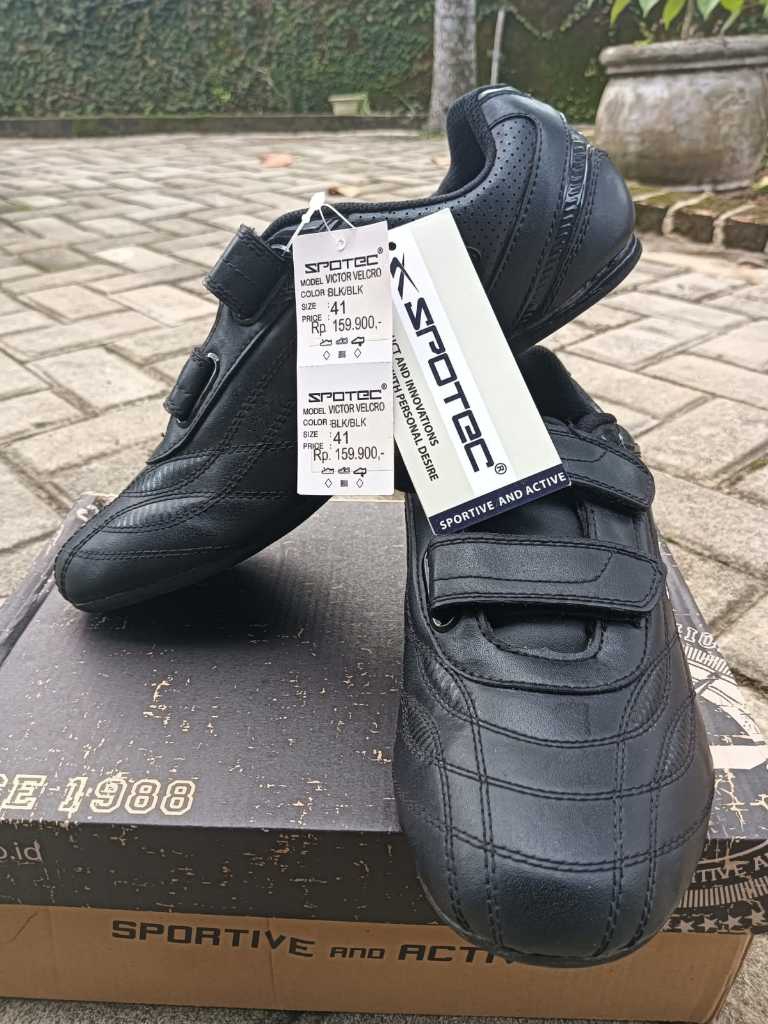 Jual SEPATU SPOTEC FULL BLACK VELCRO SEPATU SEKOLAH SEPATU KERJA ...