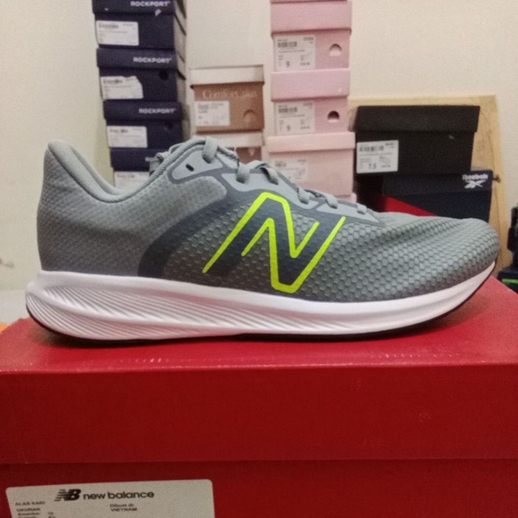 Jual Sepatu sekolah Sneaker Running pria Lotto NB clearance sale (size ...