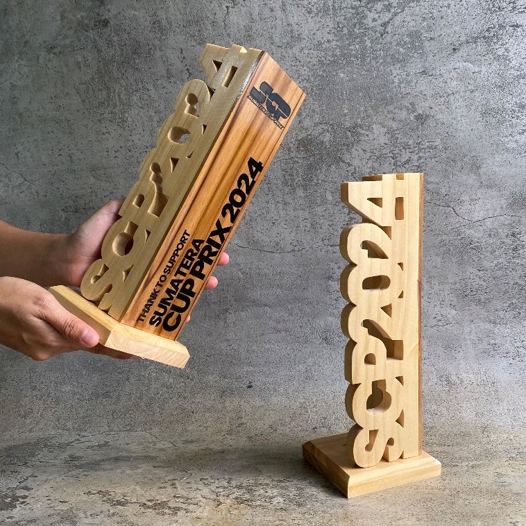 Jual PLAKAT KAYU / PIALA KAYU, TROPHY CUSTOM UKIR DUA SISI KAYU JATI ...