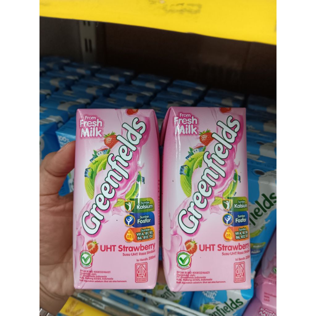 Jual greenfields uht strawberry 200ml | Shopee Indonesia