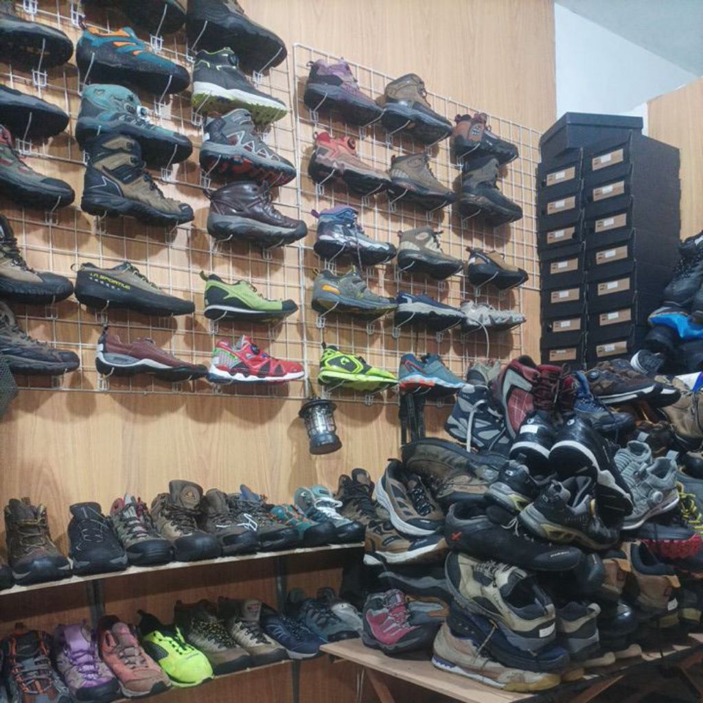 Jual Sepatu Gunung Second Terlengkap & Harga Terbaru Juni 2026 | Shopee ...