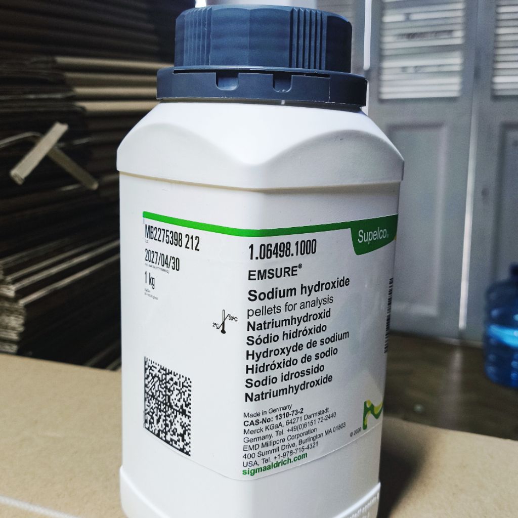 Jual NaOH / Sodium hidroksid Pellet for analysis merek 1kg | Shopee ...