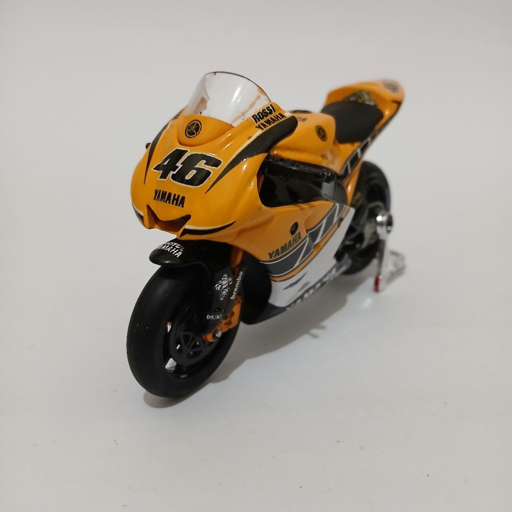 Jual Diecast Motogp Maisto 1/18 Yamaha YZR M1 Valentino Rossi 2005 ...