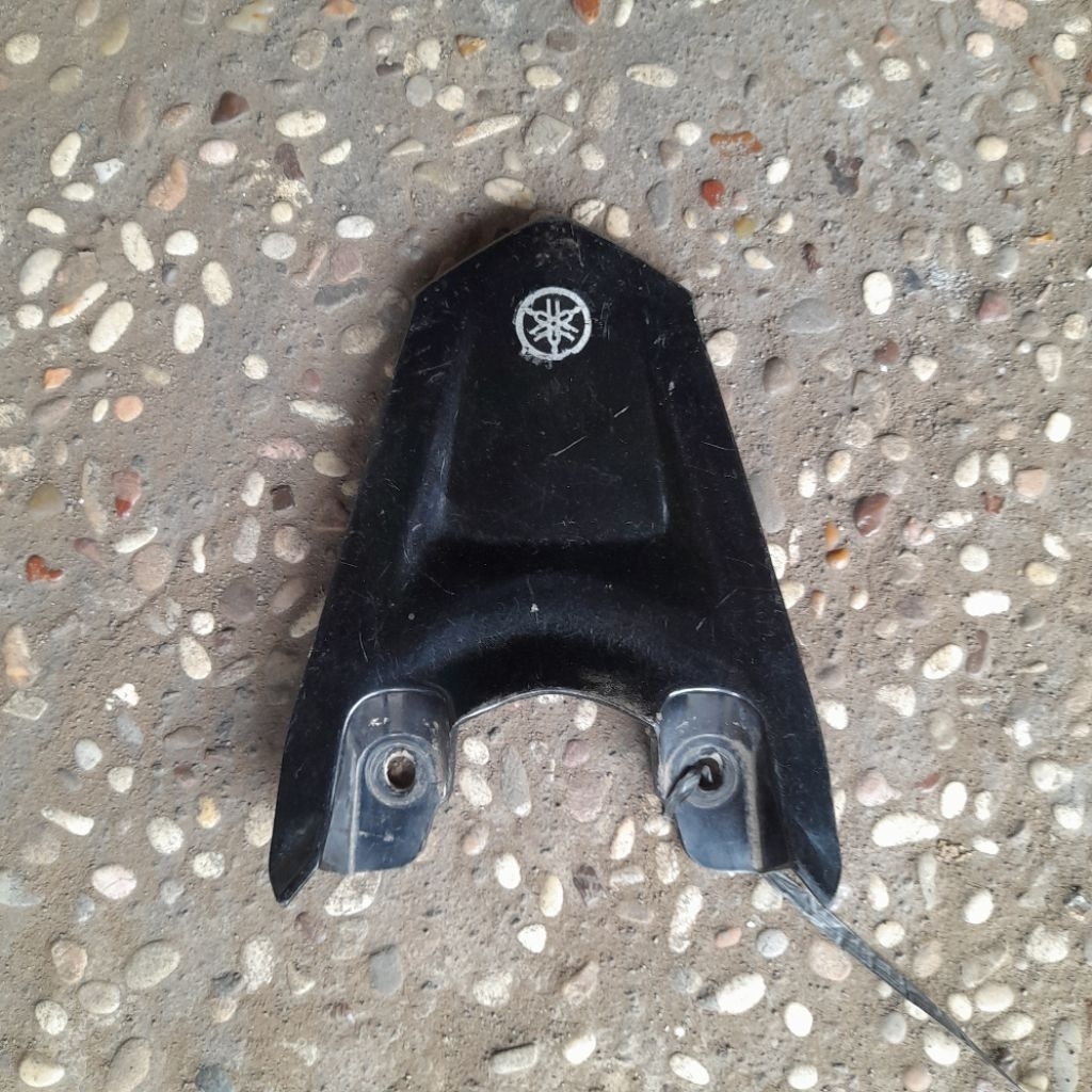 Jual COVER SAMBUNGAN BODY BELAKANG ATAS LAMPU VEGA ZR RR 5D9 , KONDISI ...