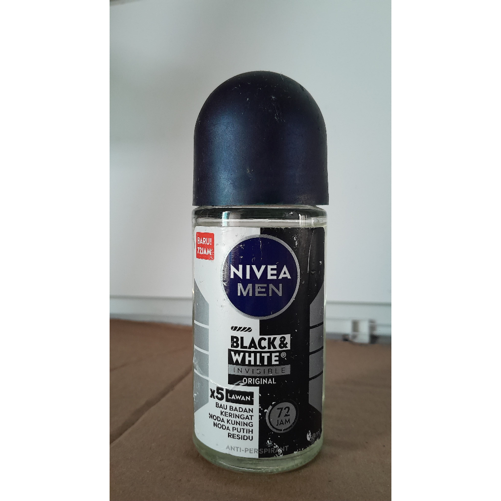 Jual NIVEA MEN DEODORANT ROLL ON BLACK&WHITE INVISIBLE 50ML | Shopee Indonesia