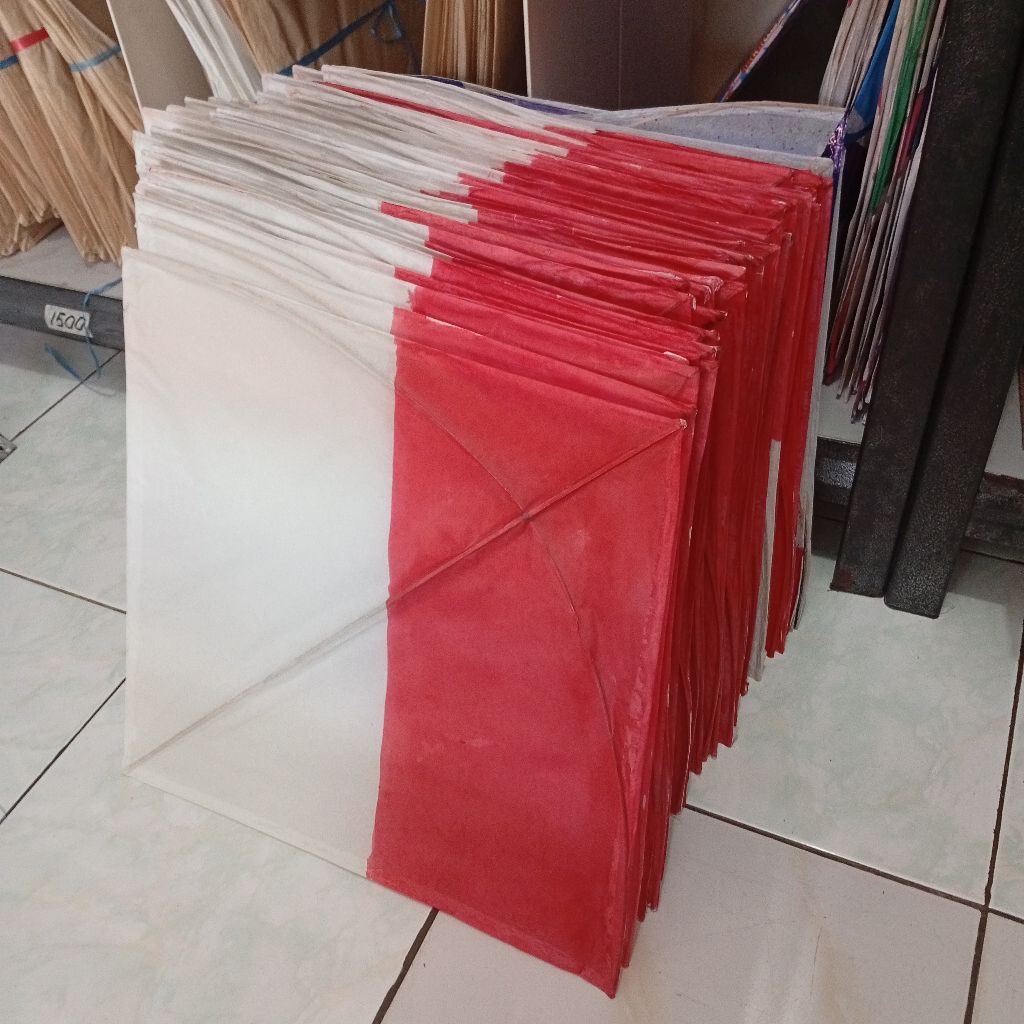 Jual layangan merah putih bahan tissue semi minyak arku rapih ukuran 58 ...
