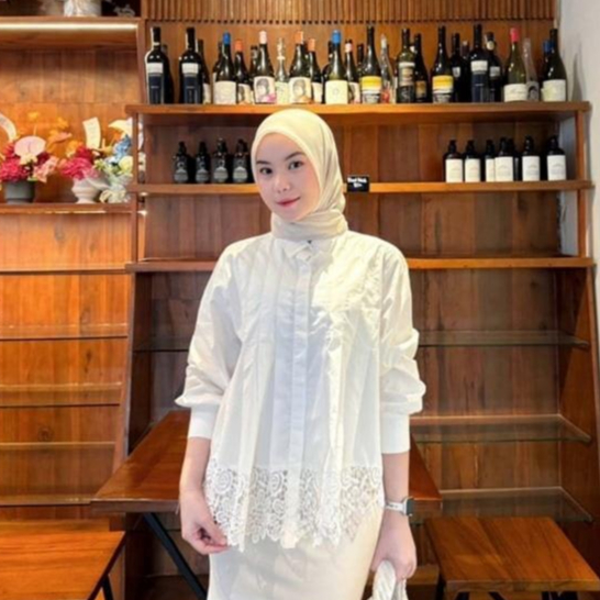 Jual 𝐞𝐋𝐠𝐚𝐥𝐥𝐞𝐫𝐲 - Blouse Putih Wanita Elegan Lengan Panjang – Atasan ...